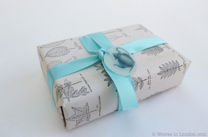 Print your own wrapping paper | Wolves in London