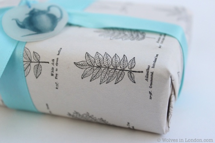 Print your own wrapping paper | Wolves in London